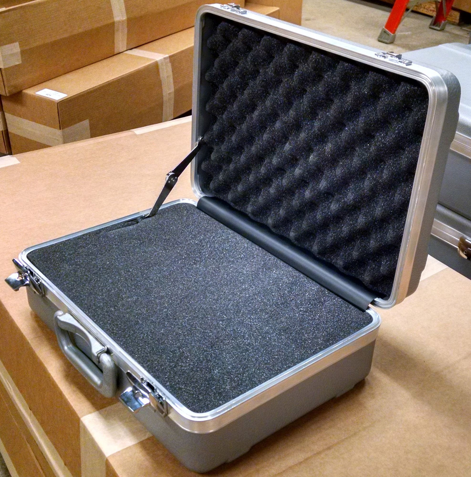 CDC 624 Delta Carrying Case 29 in Length x 18 in Width x 8 in Deep ...